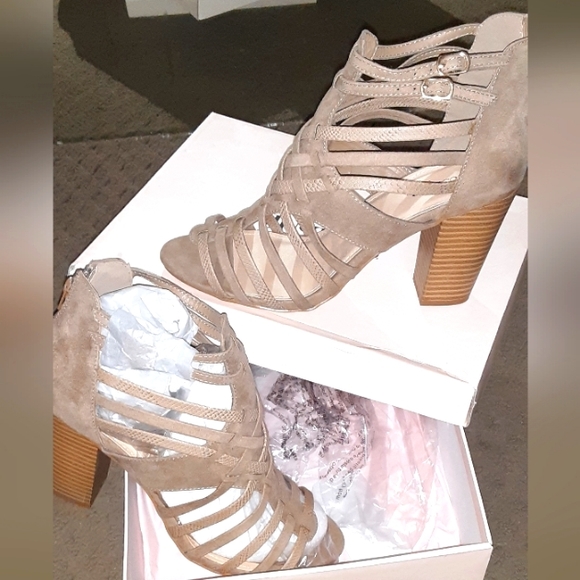 Shoe Dazzle | Shoes | Shoedazzle Size 1 Extra Wide Foot Taupe Dress ...
